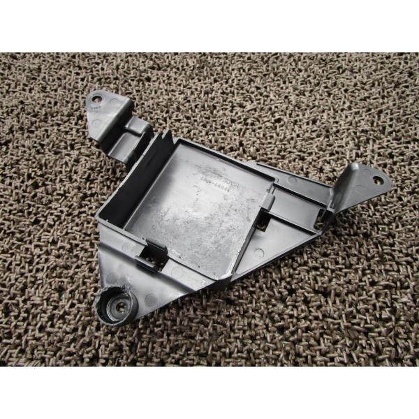 AR50　バッテリーボックス商品説明始動確認済み車両からの取り外しとなります。使用感等に伴うキズございます。取付部に削れ(画像5)ございます。商品の状態は、画像にてご確認下さい。修復素材に、いかがですか♪中古品の為、神経質な方のご入札はご遠...