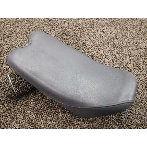 KS-2　シート商品説明始動確認済み車両からの取り外しとなります。使用感等に伴うキズございます。前方に小さい穴がございます。糸がほつれている箇所ございます。商品の状態は、画像にてご確認下さい。修復素材に、いかがですか♪中古品の為、神経質な方...