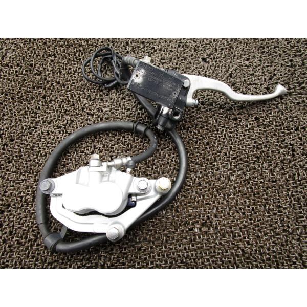 ドラッグスター250　フロントキャリパー マスターブレーキレバー商品説明使用感等に伴うキズ、サビございます。レバー先端に削れ(画像4枚目参照)ございます。シリンダーキャップにガリキズございます(画像5枚目参照)。商品の状態は、画像にてご確認...