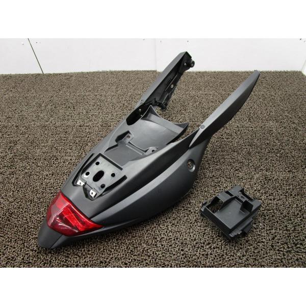 ジクサー250　シートカウル テールランプ商品説明始動確認済み車両からの取り外しとなります。使用感等に伴うキズ、ガリキズございます。取付部に欠損箇所ございます(画像8枚目右側)。商品の状態は、画像にてご確認下さい。修復素材に、いかがですか♪...