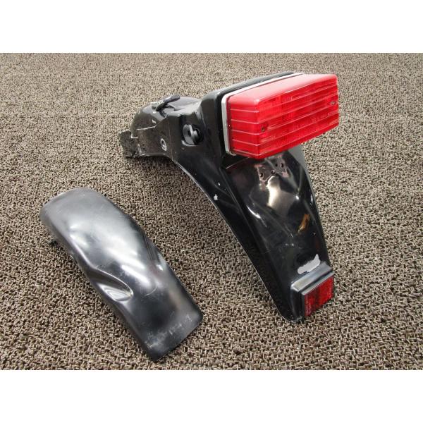RG80E　リアフェンダー インナー テールランプ商品説明始動確認済み車両からの取り外しとなります。使用感等に伴うキズございます。テールランプの透明なレンズにヒビ入っている箇所ございます。商品の状態は、画像にてご確認下さい。修復素材に、いか...