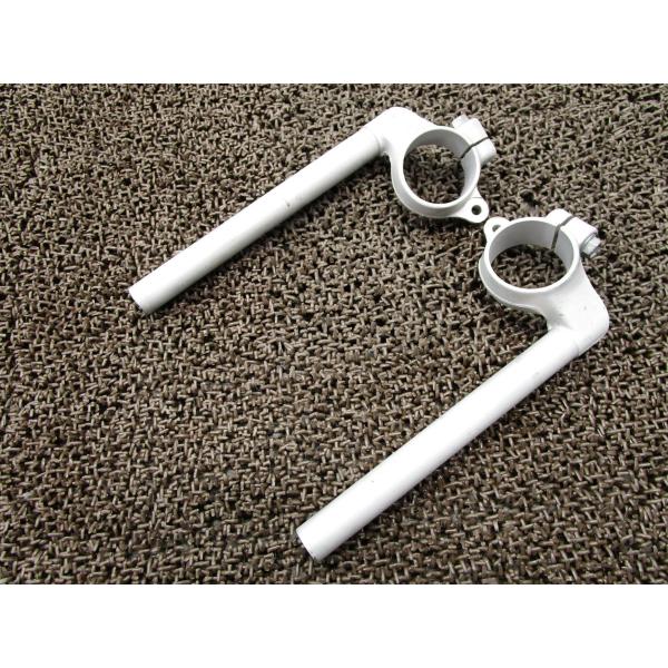 GSX-R750　セパレートハンドル商品説明始動確認済み車両からの取り外しとなります。使用感等に伴うキズございます。商品の状態は、画像にてご確認下さい。修復素材に、いかがですか♪中古品の為、神経質な方のご入札はご遠慮願います。【車両情報】■...