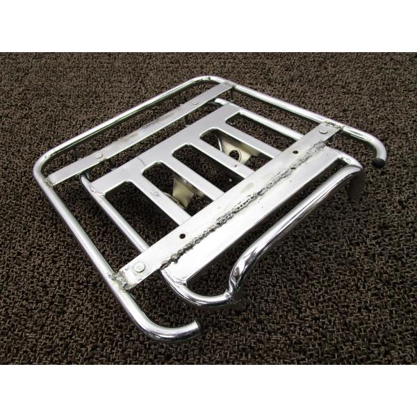 スーパーカブ90　リアキャリア商品説明始動確認済み車両からの取り外しとなります。使用感等に伴うキズ、サビございます。溶接加工ございます。商品の状態は、画像にてご確認下さい。修復素材に、いかがですか♪中古品の為、神経質な方のご入札はご遠慮願い...