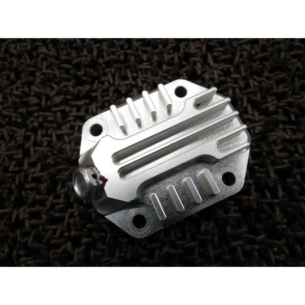 スーパーカブ90　シリンダーヘッドカバー商品説明始動確認済み車両からの取り外しとなります。使用感等に伴うキズ、サビございます。商品の状態は、画像にてご確認下さい。修復素材に、いかがですか♪中古品の為、神経質な方のご入札はご遠慮願います。【車...