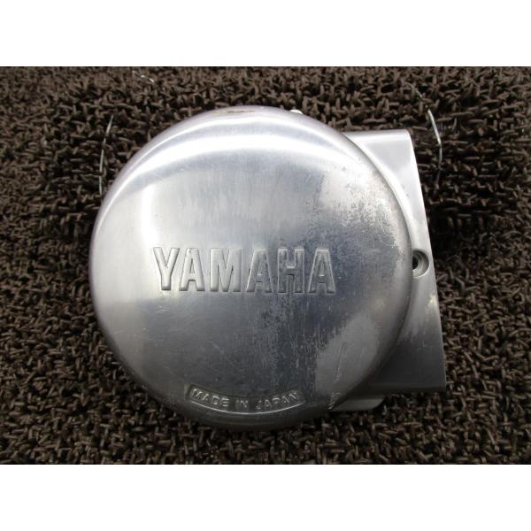 SR400　ジェネレーターカバー商品説明始動確認済み車両からの取り外しとなります。使用感等に伴うキズ、サビ、ガリキズございます。商品の状態は、画像にてご確認下さい。OH素材に、いかがですか♪動作未確認の為、神経質な方のご入札はご遠慮願います...