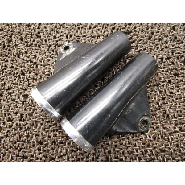 CB93　ヘッドライトステー商品説明使用感等に伴うキズ、サビございます。ライト取付部に歪みございます。リム内側にサビございます。商品の状態は、画像にてご確認下さい。修復素材に、いかがですか♪中古品の為、神経質な方のご入札はご遠慮願います。【...