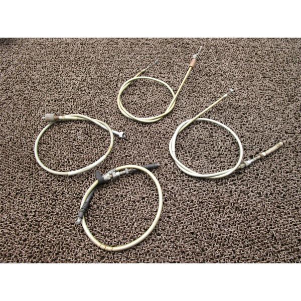 CB93　ワイヤーセット スピード ブレーキ商品説明使用感等に伴うキズ、サビございます。商品の状態は、画像にてご確認下さい。修復素材に、いかがですか♪中古品の為、神経質な方のご入札はご遠慮願います。【車両情報】■メーカー：ホンダ■車名：CB...