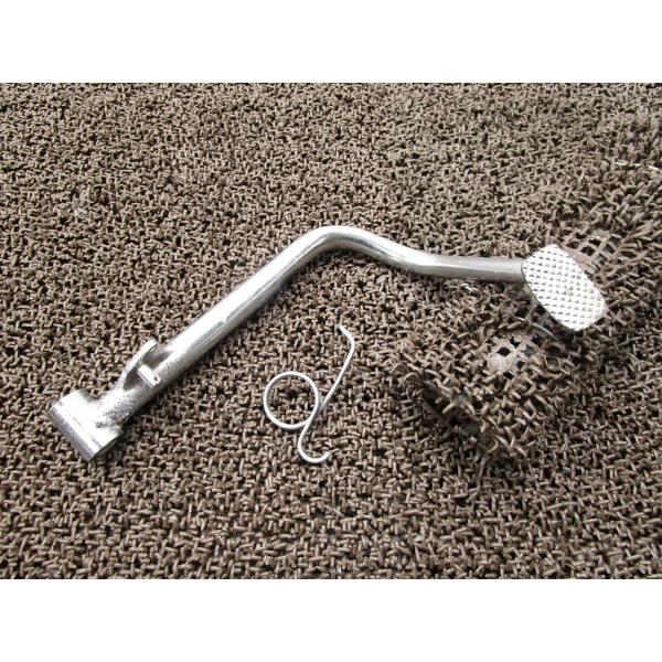 CB93　ブレーキペダル商品説明使用感等に伴うキズ、サビございます。アームにガリキズ、凹みございます。足置きに歪みございます。商品の状態は、画像にてご確認下さい。修復素材に、いかがですか♪中古品の為、神経質な方のご入札はご遠慮願います。【車...