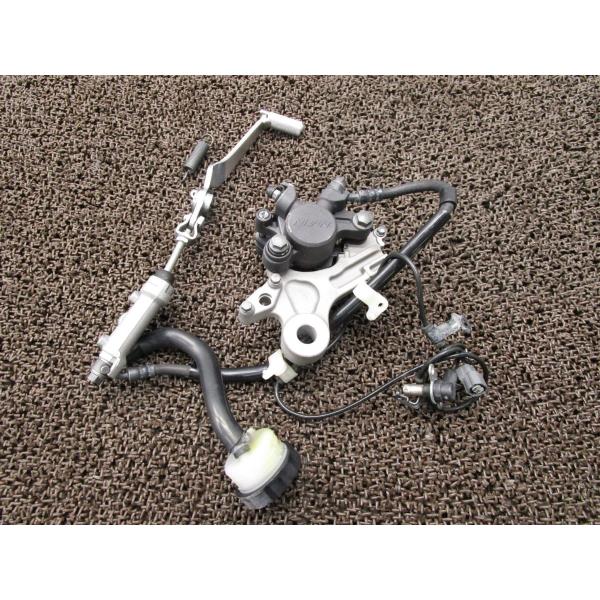 VTR250　リアキャリパー マスター ブレーキペダル商品説明始動確認済み車両からの取り外しとなります。使用感等に伴うキズ、サビございます。ブレーキペダル先端にガリキズございます。商品の状態は、画像にてご確認下さい。修復素材に、いかがですか...