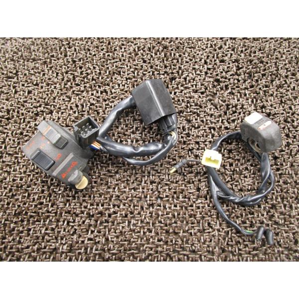 CRM80　ハンドルスイッチ 左右商品説明始動確認済み車両からの取り外しとなります。使用感等に伴うキズございます。スイッチの切替確認とれております。左ボックス内の突起は削られております。商品の状態は、画像にてご確認下さい。修復素材に、いかが...