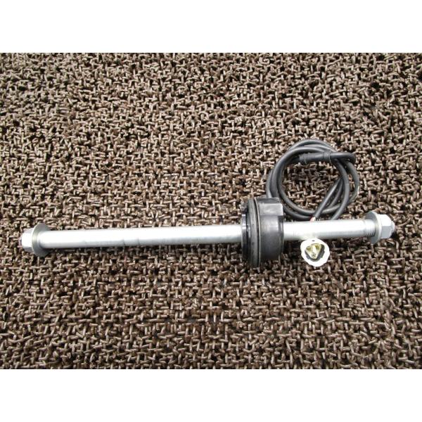 マジェスティ250C　フロントアクスルシャフト メーターギア商品説明使用感等に伴うキズございます。商品の状態は、画像にてご確認下さい。修復素材に、いかがですか♪中古品の為、神経質な方のご入札はご遠慮願います。【車両情報】■メーカー：ヤマハ■...