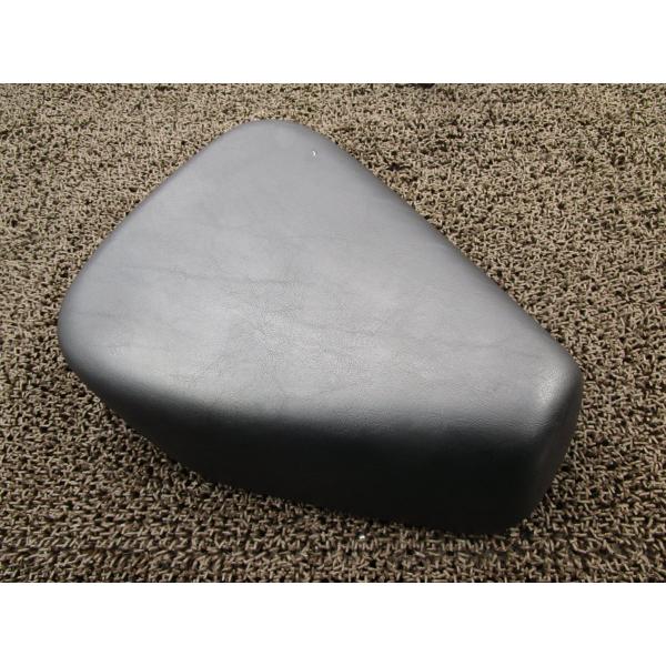 クロスカブ110　シート商品説明始動確認済み車両からの取り外しとなります。使用感等に伴うキズございます。シートに破れございます。商品の状態は、画像にてご確認下さい。修復素材に、いかがですか♪中古品の為、神経質な方のご入札はご遠慮願います。【...