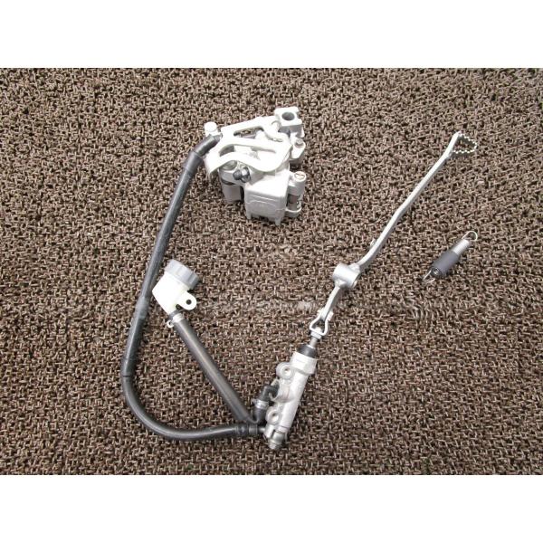 CRM80　リアキャリパー マスター ブレーキペダル商品説明始動確認済み車両からの取り外しとなります。使用感等に伴うキズ、サビございます。商品の状態は、画像にてご確認下さい。修復素材に、いかがですか♪中古品の為、神経質な方のご入札はご遠慮願...