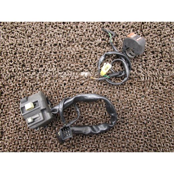 CRM80　ハンドルスイッチ 左右商品説明始動確認済み車両からの取り外しとなります。使用感等に伴うキズございます。スイッチの切替確認とれております。商品の状態は、画像にてご確認下さい。修復素材に、いかがですか♪中古品の為、神経質な方のご入札...