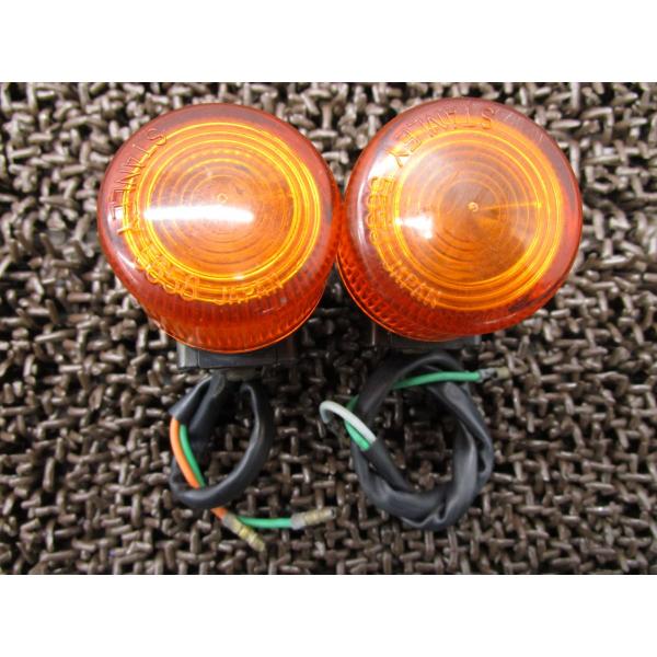 CRM80　ウインカー 2個セット商品説明始動確認済み車両からの取り外しとなります。使用感等に伴うキズございます。商品の状態は、画像にてご確認下さい。修復素材に、いかがですか♪中古品の為、神経質な方のご入札はご遠慮願います。【車両情報】■メ...