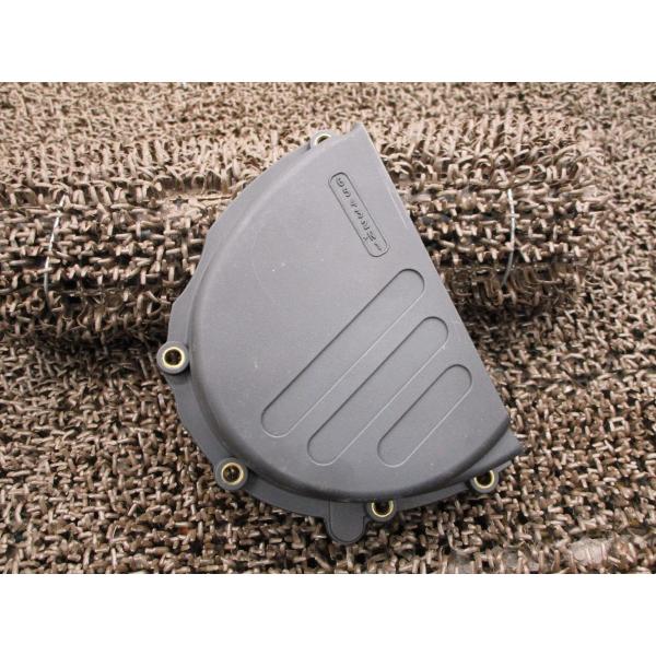 トライアンフ スピードトリプル955i　スプロケットカバー商品説明始動確認済み車両からの取り外しとなります。使用感等に伴うキズございます。商品の状態は、画像にてご確認下さい。OH素材に、いかがですか♪中古品の為、神経質な方のご入札はご遠慮願...