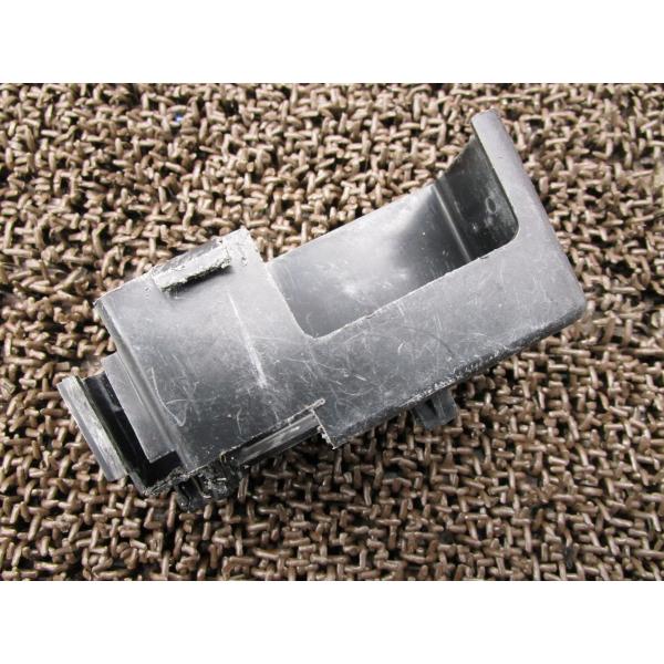 ポッケ　バッテリーボックス商品説明始動確認済み車両からの取り外しとなります。使用感等に伴うキズございます。補修痕、カット加工ございます(画像)。商品の状態は、画像にてご確認下さい。修復素材に、いかがですか♪中古品の為、神経質な方のご入札はご...