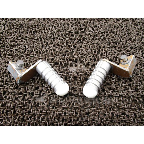 KSR-1　社外 ステップ ステー 左右商品説明始動確認済み車両からの取り外しとなります。使用感等に伴うキズございます。商品の状態は、画像にてご確認下さい。カスタム素材に、いかがですか♪中古品の為、神経質な方のご入札はご遠慮願います。【車両...