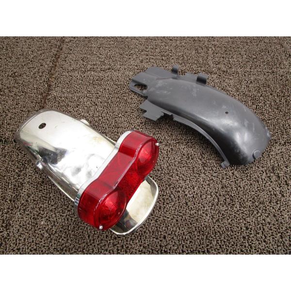 GN125　リアフェンダー インナー テールランプ商品説明始動確認済み車両からの取り外しとなります。使用感等に伴うキズ、サビございます。リアフェンダーに歪み、折り返し部分にヒビございます。インナーに削れキズございます。配線の繋ぎ直しが必要箇...