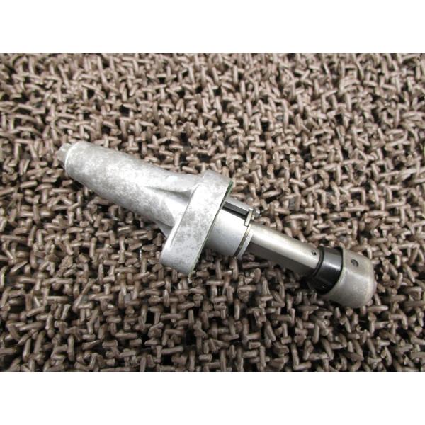 CB400SB レボ　カムチェーンテンショナー商品説明始動確認済み車両からの取り外しとなります。使用感等に伴うキズございます。商品の状態は、画像にてご確認下さい。OH素材に、いかがですか♪中古品の為、神経質な方のご入札はご遠慮願います。【車...