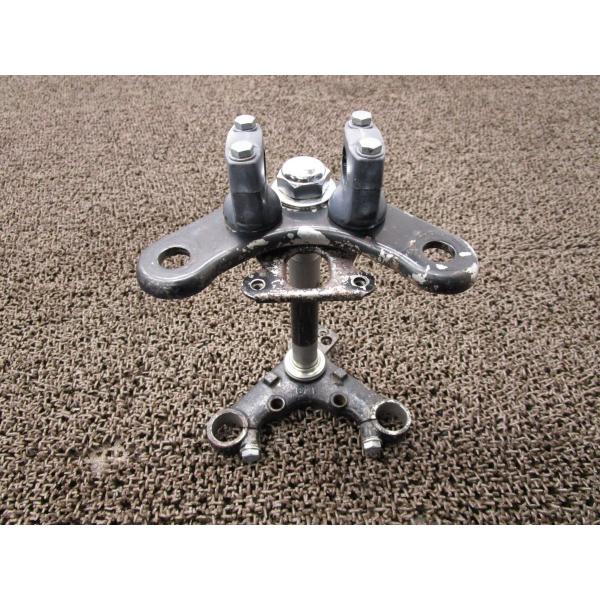 XE75　トップブリッジ ステム商品説明始動確認済み車両からの取り外しとなります。使用感等に伴うキズ、サビございます。ステムシャフトにキズございます。商品の状態は、画像にてご確認下さい。修復素材に、いかがですか♪中古品の為、神経質な方のご入...