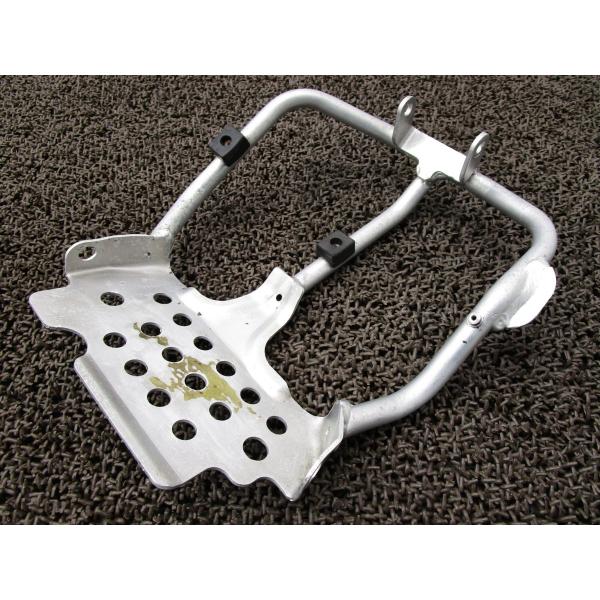 XLR250R　アンダーガード商品説明使用感等に伴うキズございます。ガリキズございます。商品の状態は、画像にてご確認下さい。修復素材に、いかがですか♪中古品の為、神経質な方のご入札はご遠慮願います。【車両情報】■メーカー：ホンダ■車名：XL...