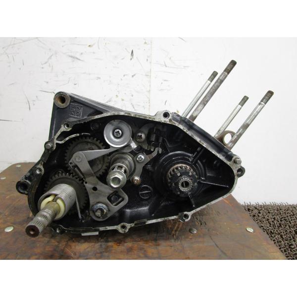 AR50S　エンジン クランクケース商品説明始動確認済みエンジンとなります。使用感等に伴うキズ、サビございます。オイルを抜いての保管となります。商品の状態は、画像にてご確認下さい。OH素材に、いかがですか♪中古品の為、神経質な方のご入札はご...