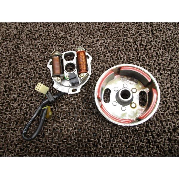 AR50S　フライホイール ダイナモ商品説明始動確認済み車両からの取り外しとなります。使用感等に伴うキズ、サビございます。商品の状態は、画像にてご確認下さい。OH素材に、いかがですか♪動作未確認の為、神経質な方のご入札はご遠慮願います。【車...