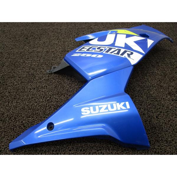 ジクサーSF250　アンダーカウル 右サイド商品説明始動確認済み車両からの取り外しとなります。使用感等に伴うキズございます。ガリキズ、ヒビの補修痕、ツメ欠け、取付部の欠けございます。商品の状態は、画像にてご確認下さい。修復素材に、いかがです...