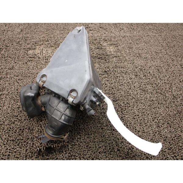 CRM250AR　エアクリーナーボックス商品説明使用感等に伴うキズございます。ヒビ入っている箇所ございます(画像9枚目参照)。商品の状態は、画像にてご確認下さい。修復素材に、いかがですか♪中古品の為、神経質な方のご入札はご遠慮願います。【車...