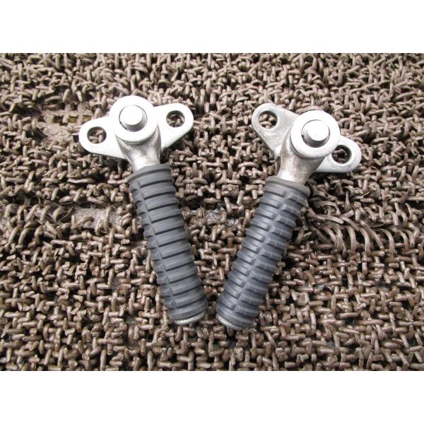 CRM250AR　タンデムステップ 左右商品説明使用感等に伴うキズ、サビございます。商品の状態は、画像にてご確認下さい。修復素材に、いかがですか♪中古品の為、神経質な方のご入札はご遠慮願います。【車両情報】■メーカー：ホンダ■車名：CRM2...