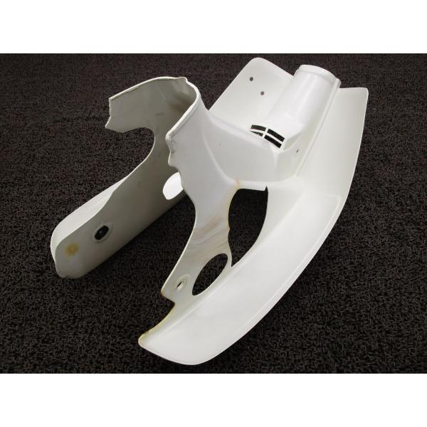 スーパーカブ90　レッグシールド商品説明始動確認済み車両からの取り外しとなります。使用感等に伴うキズございます。補修痕、ヒビ、欠けございます。劣化に伴う細かなヒビが多数ございます。商品の状態は、画像にてご確認下さい。ジャンク品の為、神経質な...