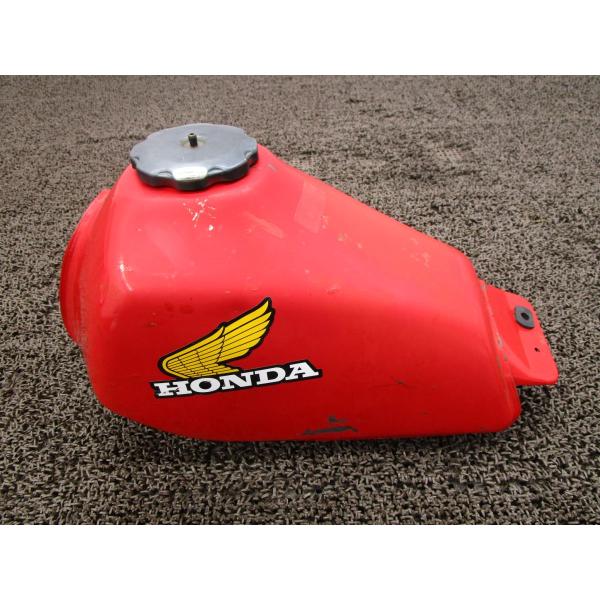 XL250R　ガソリンタンク タンクキャップ商品説明始動確認済み車両からの取り外しとなります。使用感等に伴うキズございます。タンク内カラカラ音、サビ、汚れございます。洗浄してご使用ください。フューエルコックは付属しておりません。商品の状態は...