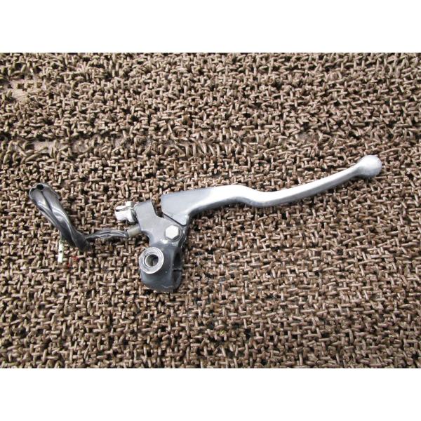 XL250R　ブレーキレバー ホルダー商品説明始動確認済み車両からの取り外しとなります。使用感等に伴うキズございます。レバー固定部分に曲がりございます。商品の状態は、画像にてご確認下さい。修復素材に、いかがですか♪中古品の為、神経質な方のご...