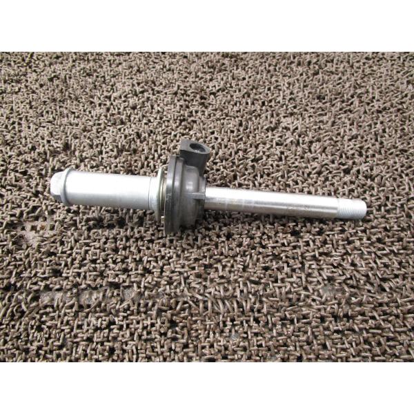 イナズマ1200　フロントアクスルシャフト メーターギア商品説明使用感等に伴うキズございます。メーターギアは付属しております。商品の状態は、画像にてご確認下さい。修復素材に、いかがですか♪中古品の為、神経質な方のご入札はご遠慮願います。【車...