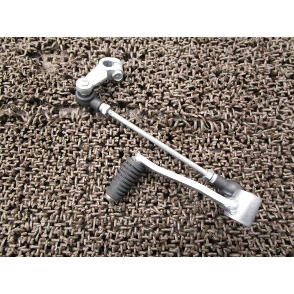 イナズマ1200　チェンジペダル商品説明使用感等に伴うキズございます。商品の状態は、画像にてご確認下さい。修復素材に、いかがですか♪中古品の為、神経質な方のご入札はご遠慮願います。【車両情報】■メーカー：スズキ■車名：イナズマ1200■車体...