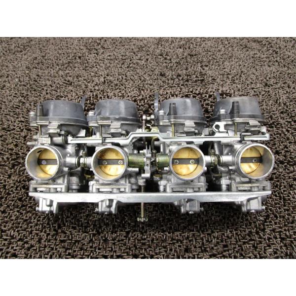 イナズマ1200　キャブレター商品説明使用感等に伴うキズ、サビございます。3番と4番の間のパイプが折れております。3番のトップカバー、キャップ取付部折れております。4番トップカバーにヒビございます。フロート類欠品しております。ピストン固着は...