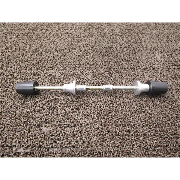 ドカティ モンスターS2R1000　エンジンスライダー商品説明始動確認済み車両からの取り外しとなります。使用感等に伴うキズございます。シャフトにキズございます。商品の状態は、画像にてご確認下さい。修復素材に、いかがですか♪中古品の為、神経質...