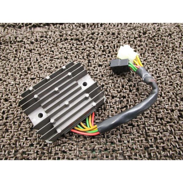 ドカティ モンスターS2R1000　レギュレター商品説明始動確認済み車両からの取り外しとなります。使用感等に伴うキズございます。商品の状態は、画像にてご確認下さい。修復素材に、いかがですか♪中古品の為、神経質な方のご入札はご遠慮願います。【...