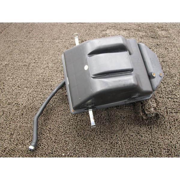 ドカティ モンスターS2R1000　エアクリーナーボックス商品説明始動確認済み車両からの取り外しとなります。使用感等に伴うキズございます。固定部に欠損ございます(画像9、10枚目参照)。商品の状態は、画像にてご確認下さい。修復素材に、いかが...