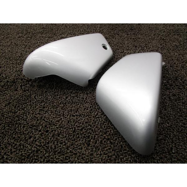 マグナ250　サイドカバー 左右商品説明始動確認済み車両からの取り外しとなります。使用感等に伴うキズございます。商品の状態は、画像にてご確認下さい。修復素材に、いかがですか♪中古品の為、神経質な方のご入札はご遠慮願います。【車両情報】■メー...
