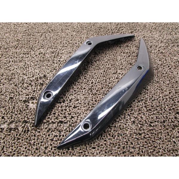 VTR250　シートカウル 左右商品説明使用感等に伴うキズございます。左カウルにツメ欠けございます(画像8、9枚目参照)。商品の状態は、画像にてご確認下さい。修復素材に、いかがですか♪中古品の為、神経質な方のご入札はご遠慮願います。【車両情...