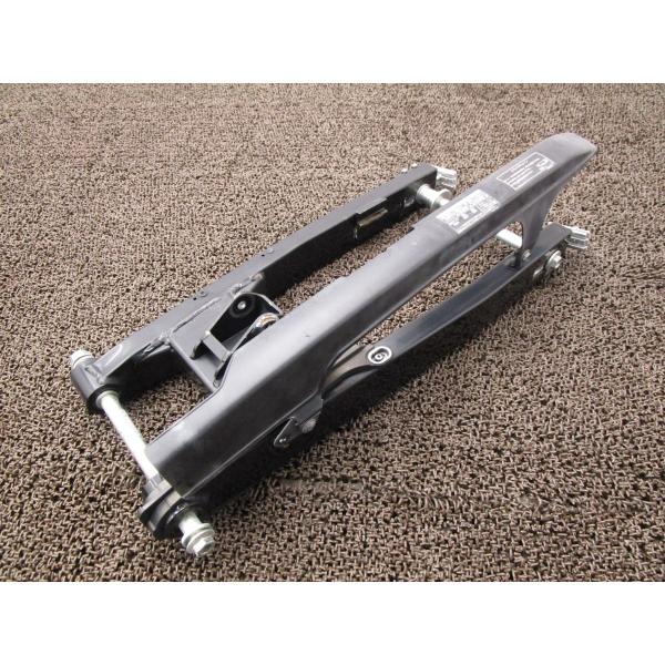 VTR250　スイングアーム チェーンカバー商品説明使用感等に伴うキズ、サビございます。スイングアームにエクボ程度の凹みございます。商品の状態は、画像にてご確認下さい。修復素材に、いかがですか♪中古品の為、神経質な方のご入札はご遠慮願います...