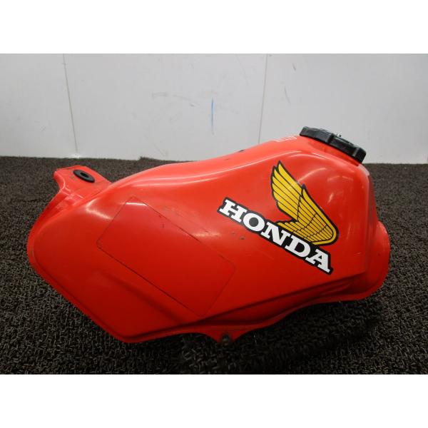 MTX125　ガソリンタンク フューエルコック タンクキャップ商品説明始動確認済み車両からの取り外しとなります。使用感等に伴うキズございます。タンク内は洗浄してご使用ください。左前方に約5cm程の凹みございます。右前方にエクボ程度の凹みござ...