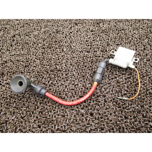 GT80　イグニッションコイル商品説明使用感等に伴うキズございます。ヒビございます(画像4、5枚目参照)。商品の状態は、画像にてご確認下さい。修復素材に、いかがですか♪動作未確認の為、神経質な方のご入札はご遠慮願います。【車両情報】■メーカ...