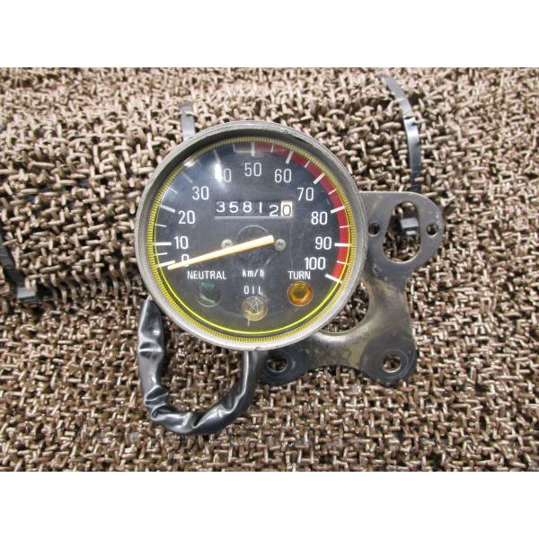 GT80　スピードメーター商品説明使用感等に伴うキズございます。レンズにキズ、ケースのフチに欠けキズございます(画像7枚目参照)。針振れの確認とれております。商品の状態は、画像にてご確認下さい。修復素材に、いかがですか♪中古品の為、神経質な...