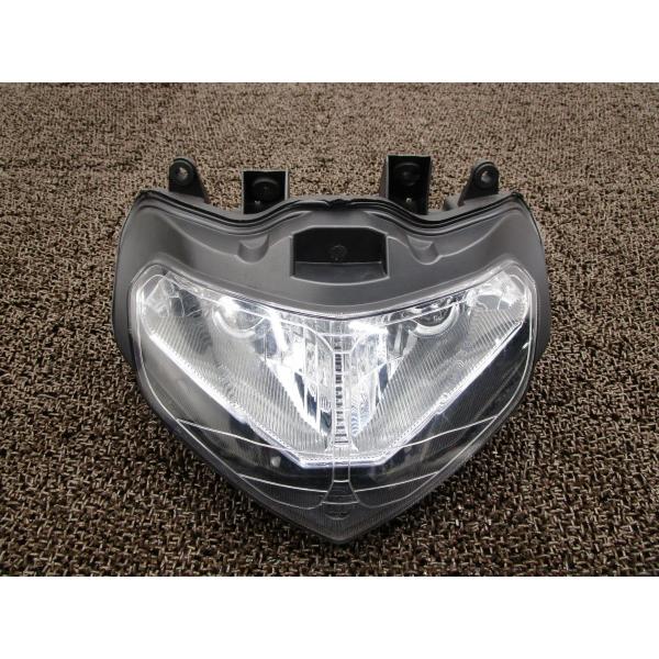 GSX-R750　ヘッドライト商品説明始動確認済み車両からの取り外しとなります。使用感等に伴うキズございます。割れございます(画像8、9枚目参照)。商品の状態は、画像にてご確認下さい。修復素材に、いかがですか♪中古品の為、神経質な方のご入札...