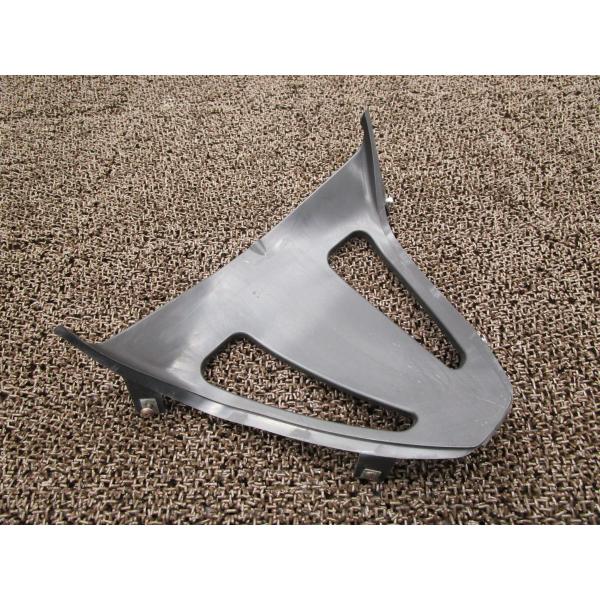 GSX-R750　センター アンダーカウル商品説明始動確認済み車両からの取り外しとなります。使用感等に伴うキズございます。商品の状態は、画像にてご確認下さい。修復素材に、いかがですか♪中古品の為、神経質な方のご入札はご遠慮願います。【車両情...