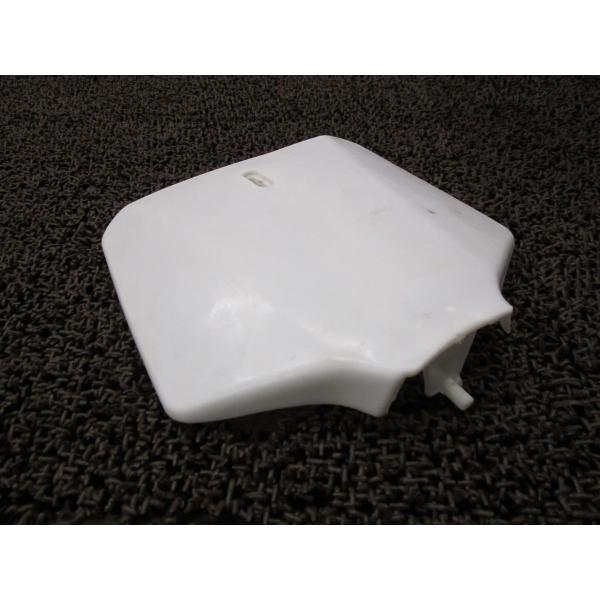 KX65　ゼッケンプレート商品説明始動確認済み車両からの取り外しとなります。使用感等に伴うキズございます。削れキズございます。商品の状態は、画像にてご確認下さい。修復素材に、いかがですか♪中古品の為、神経質な方のご入札はご遠慮願います。【車...