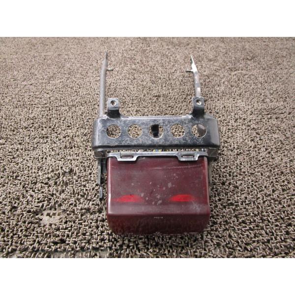 FZ750　テールランプ リアフェンダーステー商品説明始動確認済み車両からの取り外しとなります。使用感等に伴うキズ、サビございます。商品の状態は、画像にてご確認下さい。修復素材に、いかがですか♪中古品の為、神経質な方のご入札はご遠慮願います...